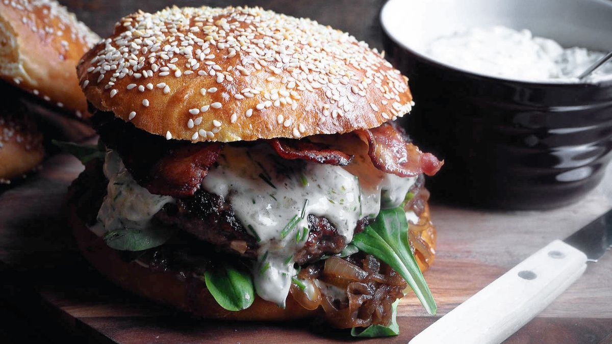 Så enkelt lager du hjemmelaget hamburger | Godt.no Så enkelt lager du hjemmelaget hamburger | Godt.no